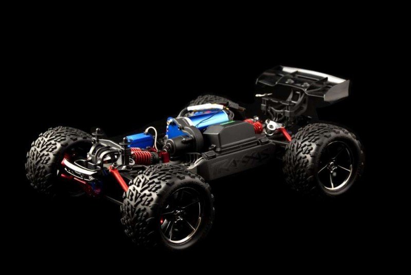 TRAXXAS 1:16 mini E-REVO FRONT/REAR RUBBER RADIAL TIRE WITH INSERT (40G) (ONROAD ARROW PATTERN ...