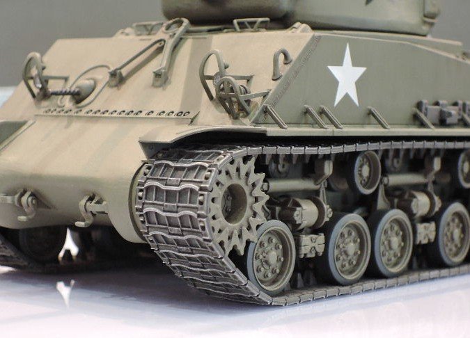Tamiya 35346 - 1/35 U.S. M4A3E8 Sherman Easy Eight Military Model Kit