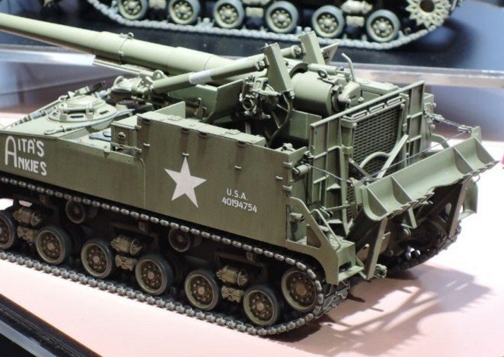 Tamiya 35351 1/35 U.S. M40 WWII Self-Propelled 155mm Gun Model Kit with Figures & PE Parts